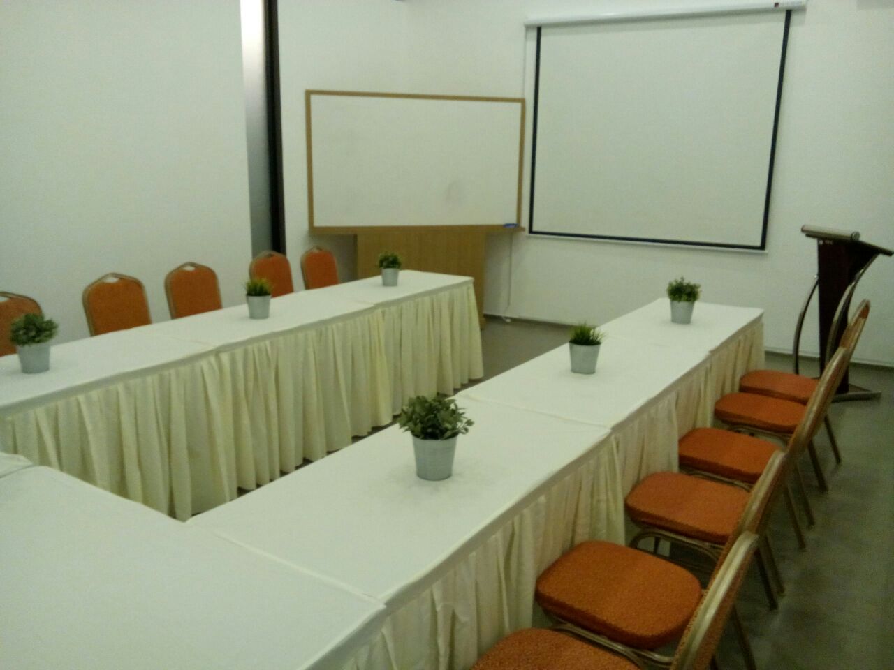 Ruang Meeting U Shape di Jakarta Barat - XWORK Blog