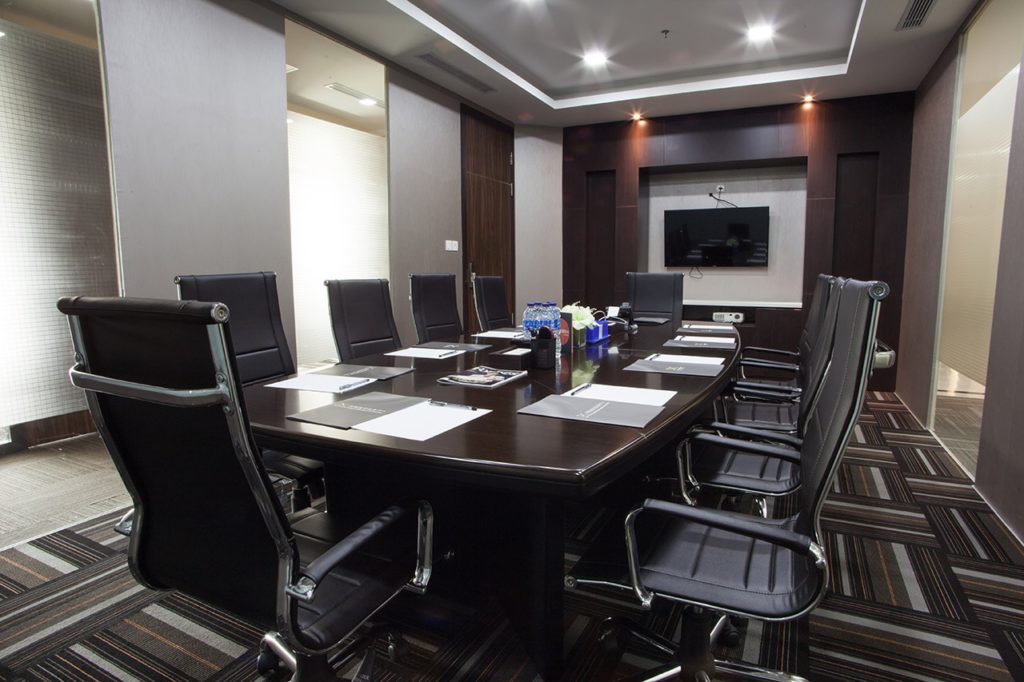 8 Ruang Meeting di Jakarta dengan Fasilitas Proyektor Gratis