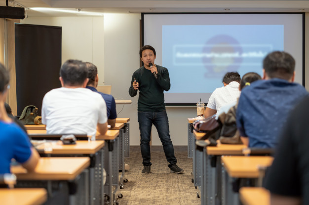 8 Strategi Melakukan Presentasi Tanpa Worry - XWORK Blog